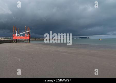 Gigantic WaveWalker - a self-propelled jack-up barge that walks crab ...