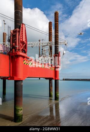 Gigantic WaveWalker - a self-propelled jack-up barge that walks crab ...