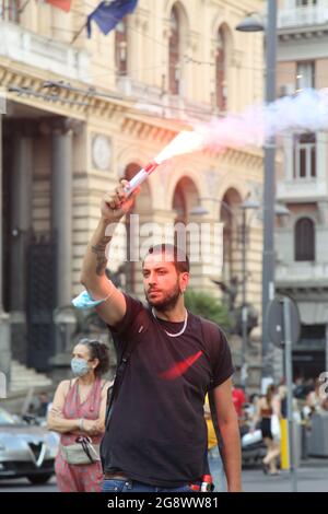 Napoli, Italy. 22nd July, 2021. Protesters in the square in Naples ...