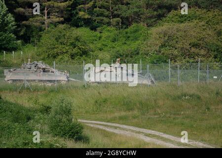 british army FV512 warrior MRV preparing to tow a stricken warrior ...