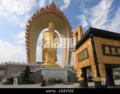 Jiangxi jiujiang lushan donglin temple Stock Photo - Alamy