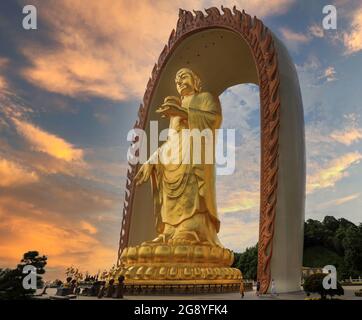 Jiangxi jiujiang lushan donglin temple Stock Photo - Alamy