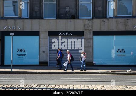 People walk past a branch of Zara in Edinburgh, Scotland Stock Photo ...