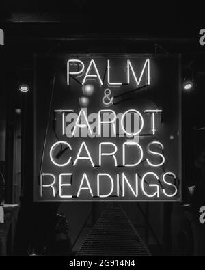 Tarot Cards Readings Neon Sign Stock Photo - Alamy