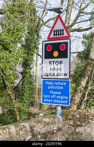 Car pollution sign turn off your engine when stationary in traffic ...
