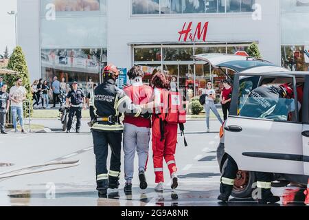 A training event to rescue victims of a car accident, a firefighter and ...