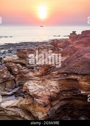 Indian Ocean sunset off rocky Reddell Beach, Broome, Kimberley, Western ...