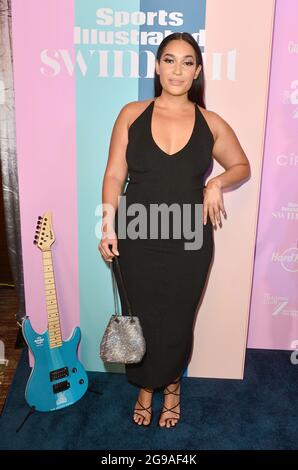 Amanda Kay attends Sports Illustrated Swimsuit 2021 Issue Concert at ...