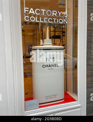 CHANEL FACTORY COLLECTION STORE IN PARIS Stock Photo - Alamy
