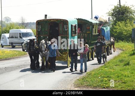 Romany traveller Percy Bennett and his family on the road at Sutton ...