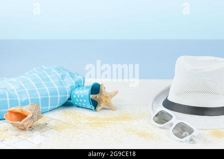 Souvenir clam shells and summer clothes Stock Photo - Alamy