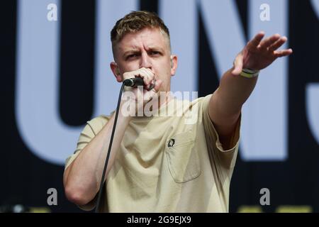 Jonny Yerrell of The Reytons perform on the main stage during day three ...