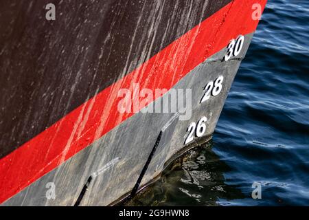 Draft marks on a ship - waterline numbers on bow and stern of a vessel ...