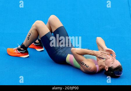 Flora Duffy of Bermuda celebrates after crossing the finish line to win ...
