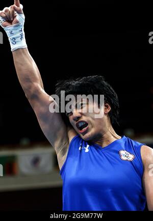 Nien-Chin Chen, of Chinese Taipei moves in on Italy's Angela Carini ...