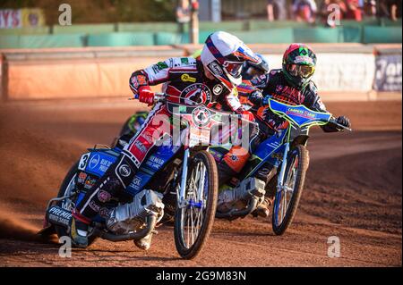 WOLVERHAMPTON, UK. JULY 26TH Steve Worrall (White) leads Luke Becker ...
