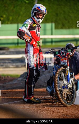 WOLVERHAMPTON, UK. JULY 26TH Steve Worrall (White) leads Luke Becker ...
