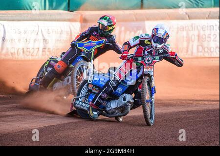 WOLVERHAMPTON, UK. JULY 26TH Steve Worrall (White) leads Luke Becker ...