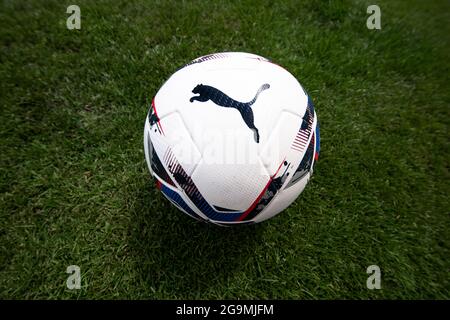 PUMA Official Match Ball EFL 22/23 Stock Photo - Alamy