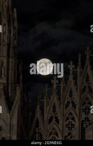 Supermoon at Duomo di Milano, Lombardy, Italy, Europe Stock Photo - Alamy