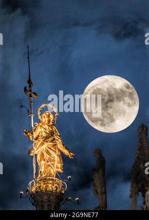 Supermoon at Duomo di Milano, Lombardy, Italy, Europe Stock Photo - Alamy