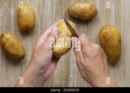 jacket potatoes, step 3 Stock Photo - Alamy