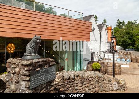 Towser the cat statue at Glenturret Distillery scotland uk gb Stock ...
