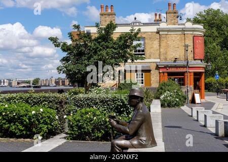 The Angel historic riverside pub on the River Thames, Rotherhithe ...