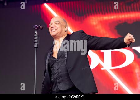 Steven Collazo of the band Odyssey singing live at the Soultasia music ...