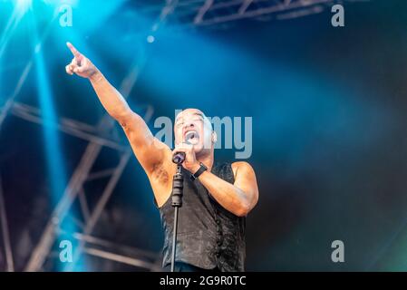 Steven Collazo of the band Odyssey singing live at the Soultasia music ...