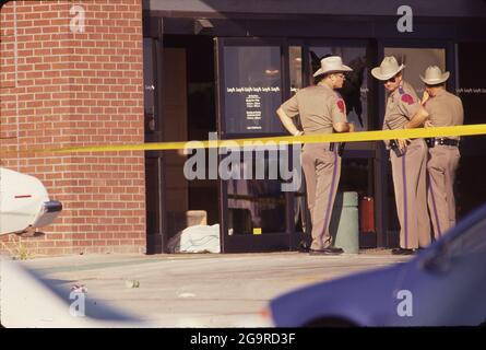 Killeen Texas USA, October 16,1991: Police investigators work at the ...