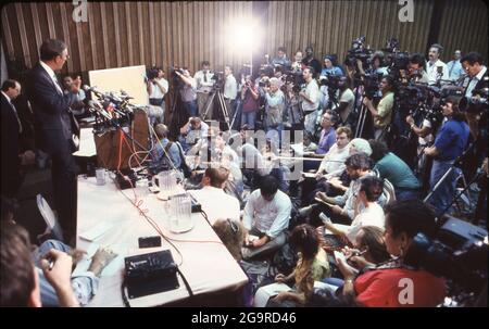Killeen Texas USA, Oct. 16, 1991: Police spokesman conducts press ...