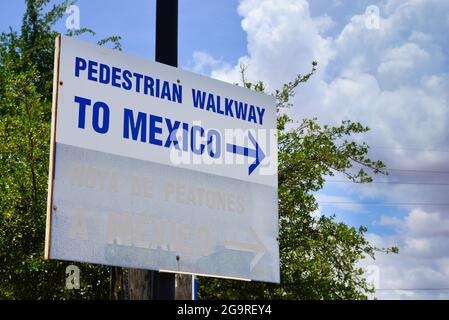 Pedestrian walkway to the Mexican border crossing, Otay Mesa ...