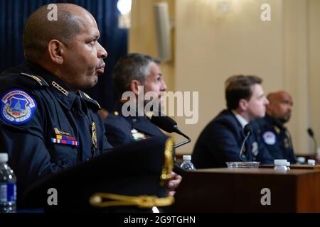 Capitol Police Officer Harry Dunn speaks during the Ben Nelson Gala ...