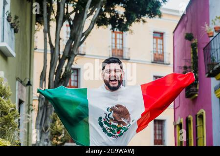 White guy holding a flag of Mexico and holds his hand on his heart ...