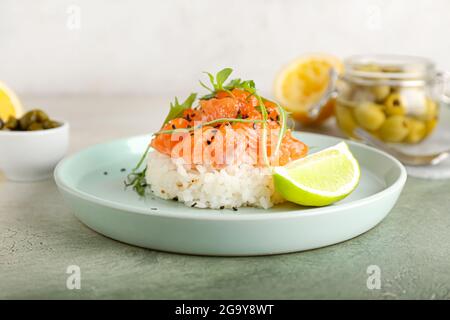 Delicious salmon tartar on grunge background Stock Photo - Alamy