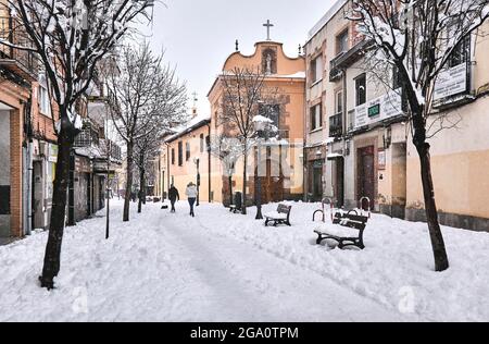 Storm Filomena blankets the streets with heavy snow. Getafe. Community ...