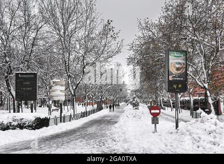 Storm Filomena blankets the streets with heavy snow. Getafe. Community ...