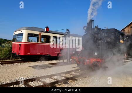 Härtsfeld heritage railway: steam locomotive WN 12 and diesel railcar ...