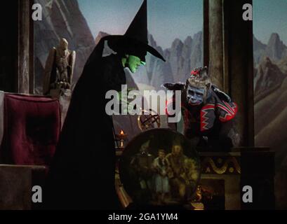 Margaret Hamilton Film: The Wizard Of Oz (USA 1939) Characters: Elmira ...