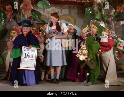 THE MUNCHKINS THE WIZARD OF OZ (1939 Stock Photo - Alamy