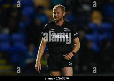 Referee Robert Hicks in action during the game Stock Photo - Alamy