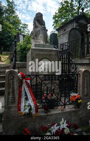 Frédéric Chopin's Tomb Monument at the Cemetery Père Lachaise, Paris ...