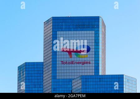 Exterior view of the tower of the headquarters of the oil company ...