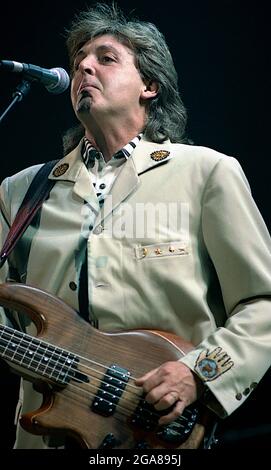 Washington, DC. 7-4-1990 Paul McCartney and Hamish Stuart in concert ...