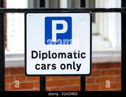 diplomatic cars only, parking sign in the City of Westminster Stock ...