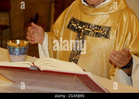 Catholic mass. Celebration of the Eucharist Stock Photo - Alamy