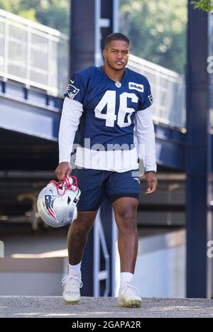 New England Patriots linebacker Raekwon McMillan (50) lines up against ...
