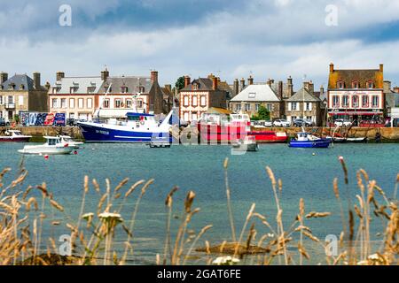 Barfleur bay at low tide, Manche department, Cotentin, Normandy, France ...