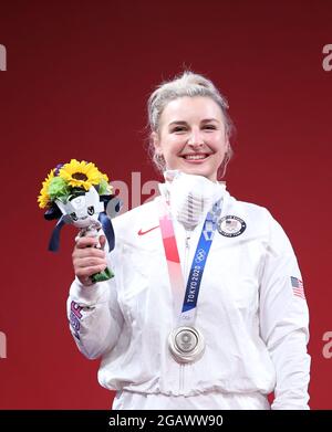 Katherine Elizabeth Nye of the United States attempts her final lift in ...